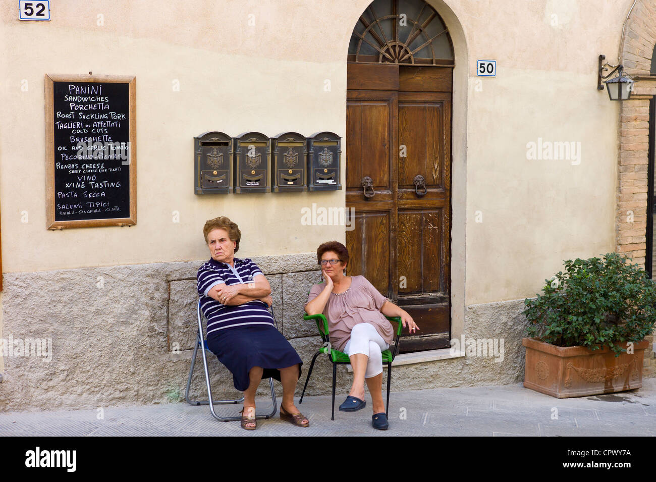 Italians talking hi-res stock photography and images - Alamy