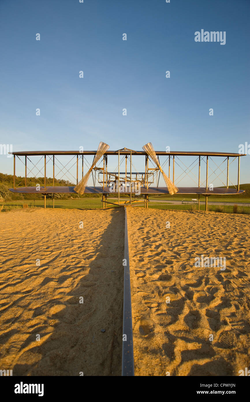 FIRST FLIGHT SCULPTURE (©STEVEN H SMITH 2003) WRIGHT BROTHERS NATIONAL ...