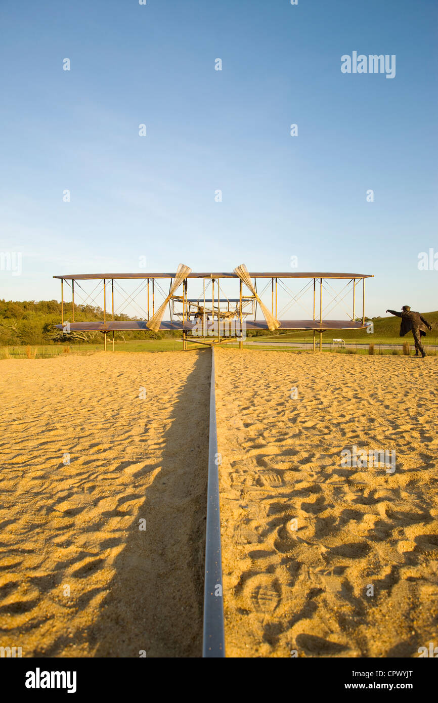 FIRST FLIGHT SCULPTURE (©STEVEN H SMITH 2003) WRIGHT BROTHERS NATIONAL ...