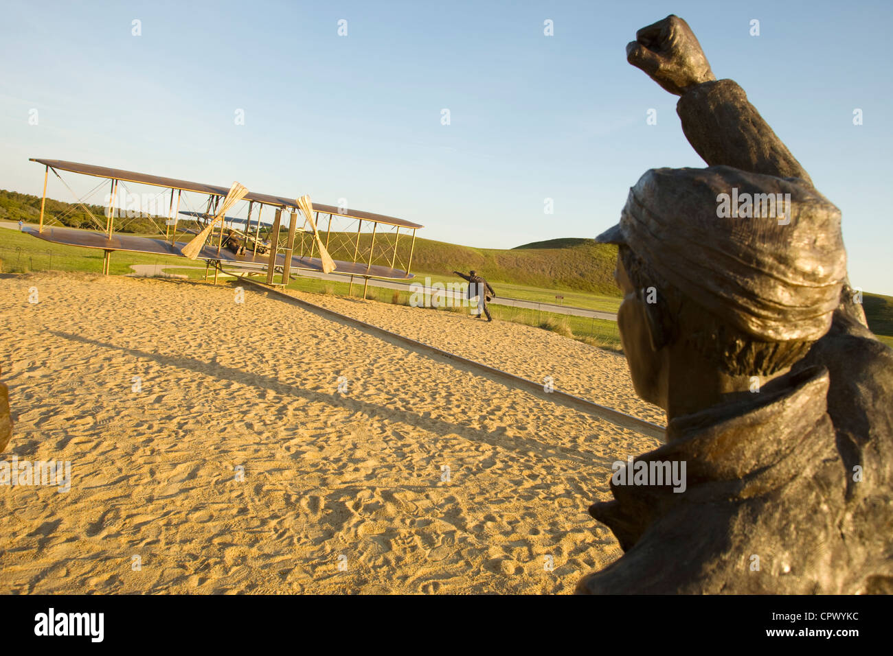 FIRST FLIGHT SCULPTURE (©STEVEN H SMITH 2003) WRIGHT BROTHERS NATIONAL ...