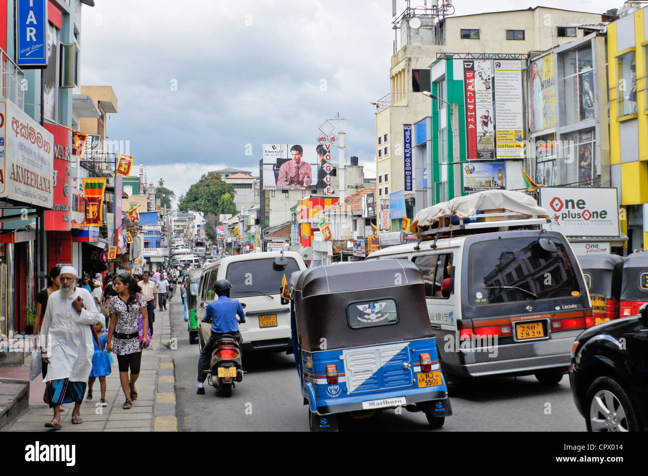 Sri lanka traffic kandy hi-res stock photography and images - Alamy