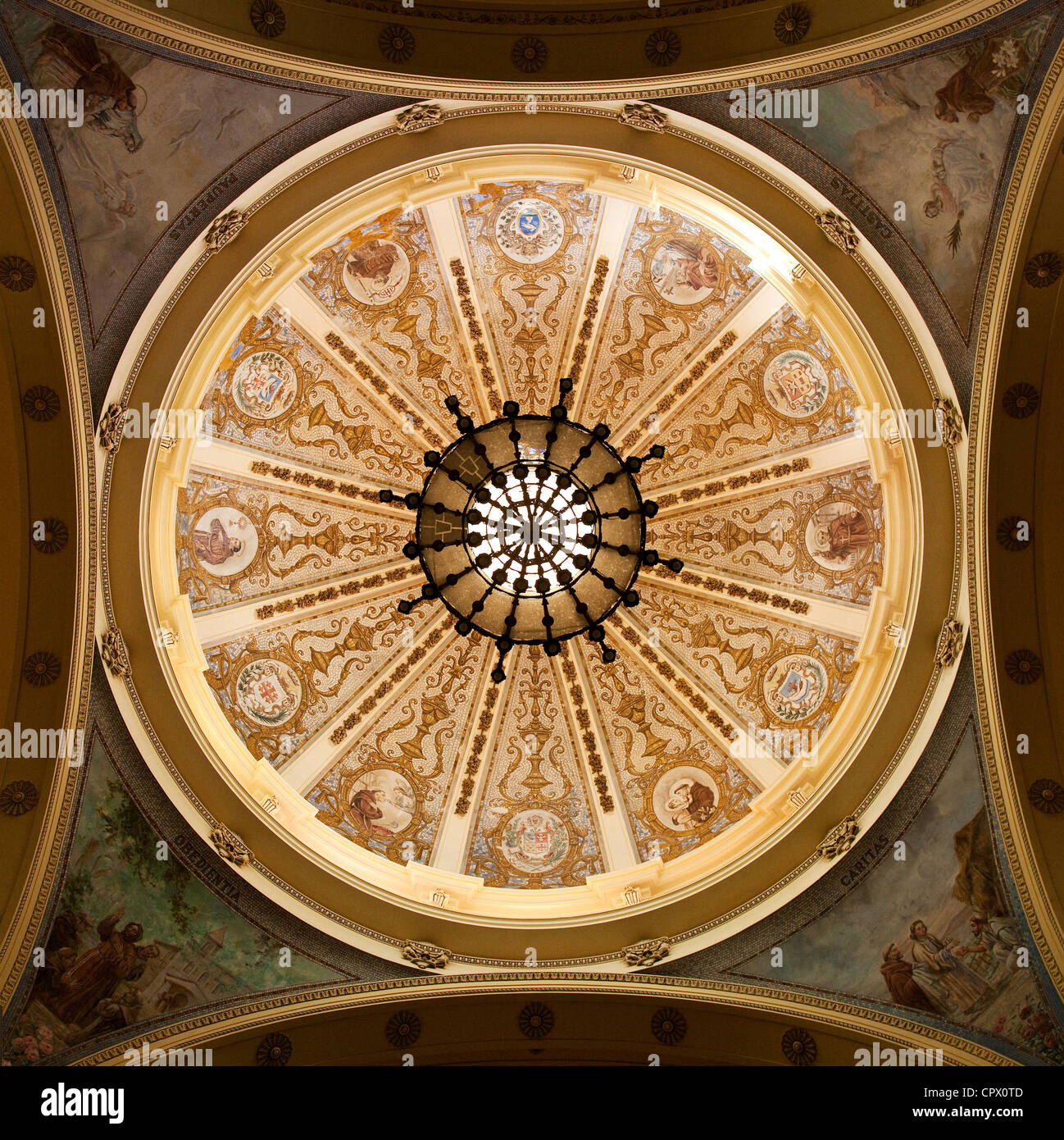 Domed ceiling hi-res stock photography and images - Alamy