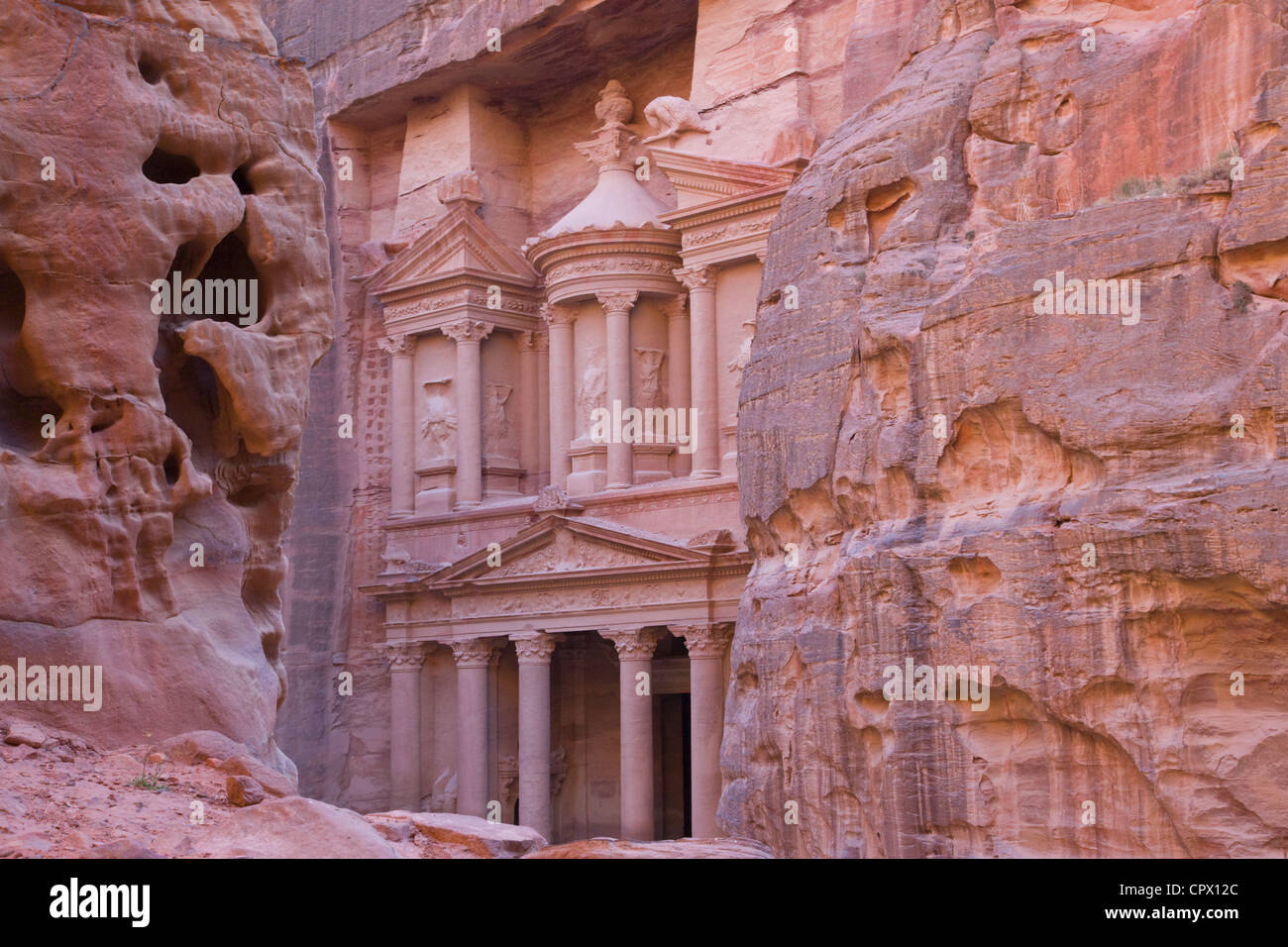 Facade of Treasury (Al Khazneh), Petra, Jordan (UNESCO World Heritage ...