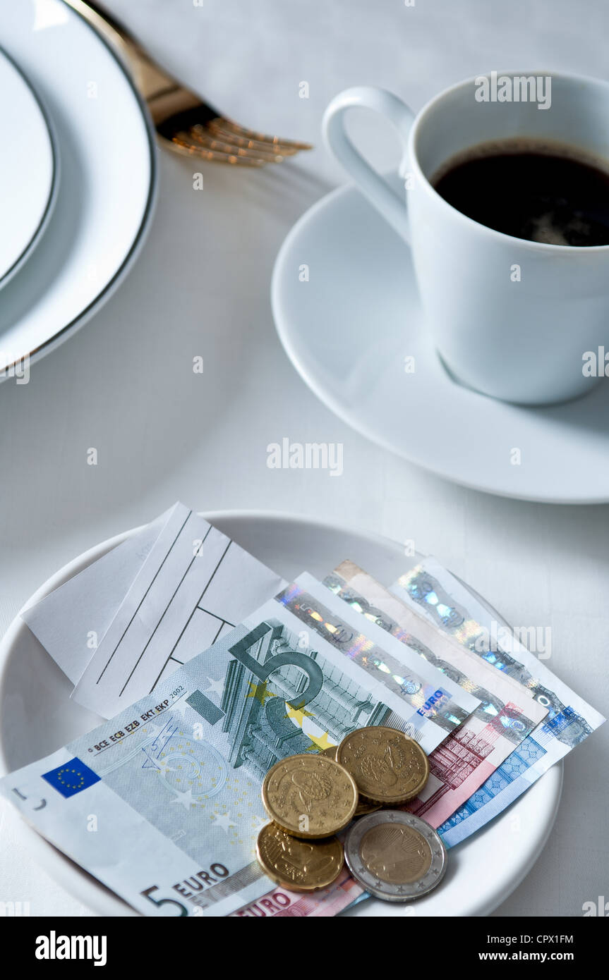 Payment and coffee on restaurant table Stock Photo - Alamy