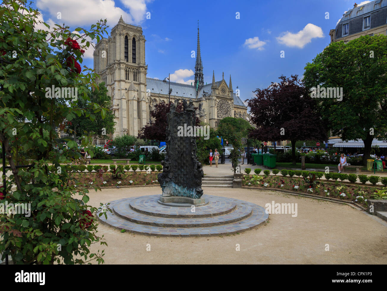 Notre dame square hi-res stock photography and images - Alamy