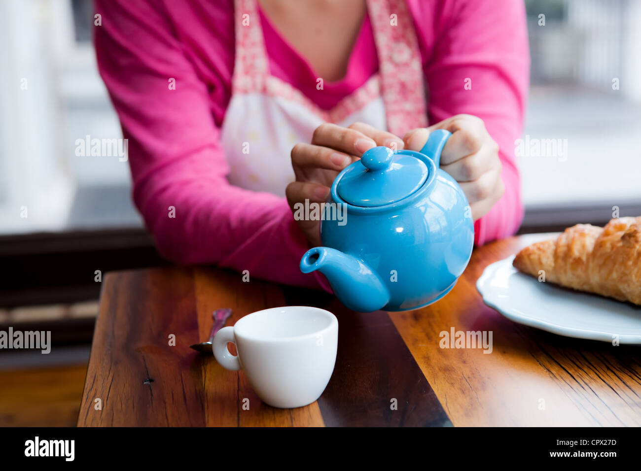 Tea sing hi-res stock photography and images - Alamy