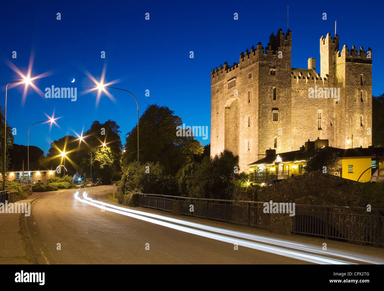 Bunratty castle night hi-res stock photography and images - Alamy