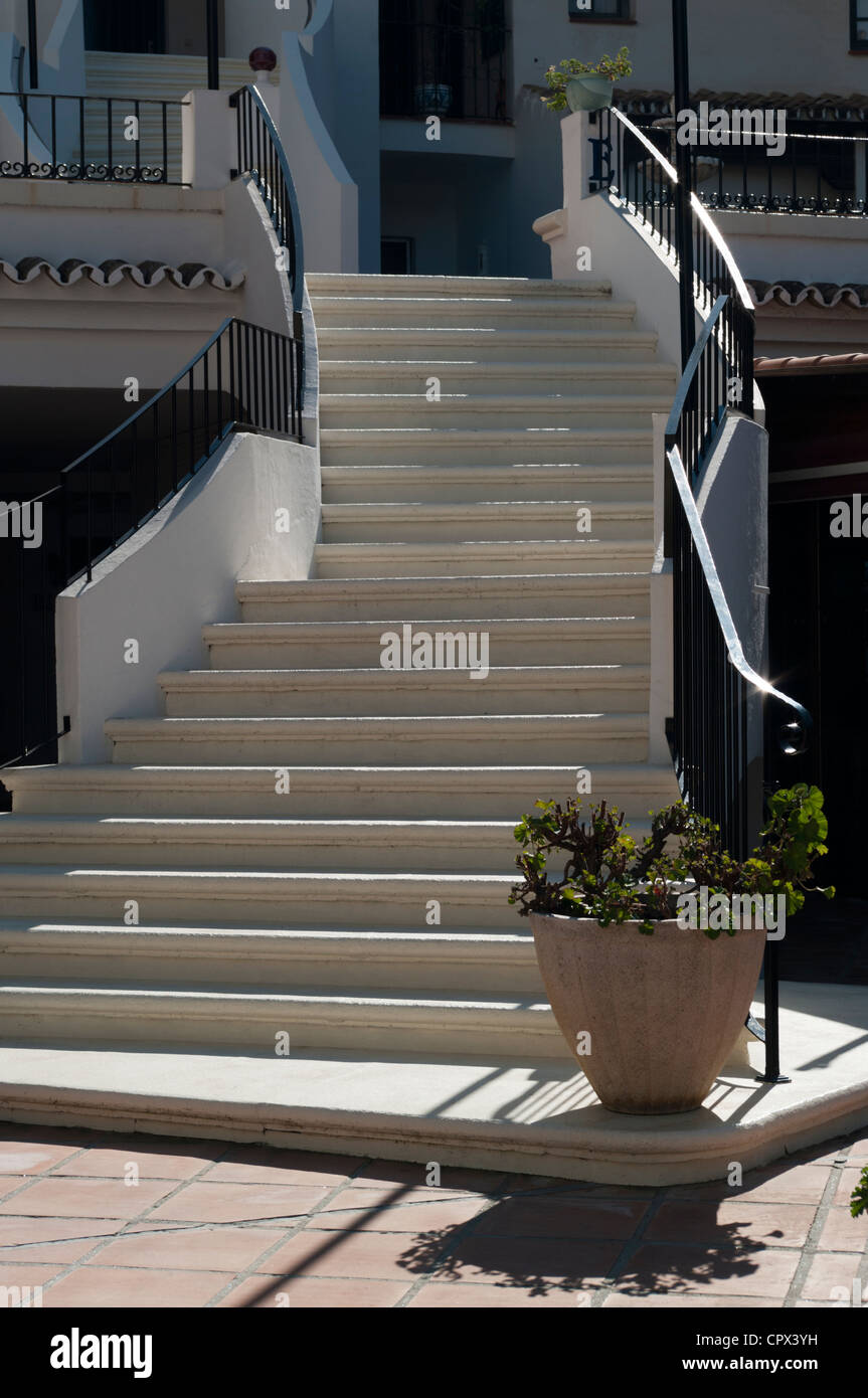 Curved steps hi-res stock photography and images - Alamy