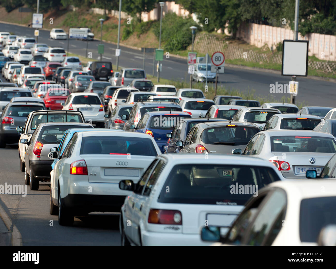 Cars on busy street hi-res stock photography and images - Alamy
