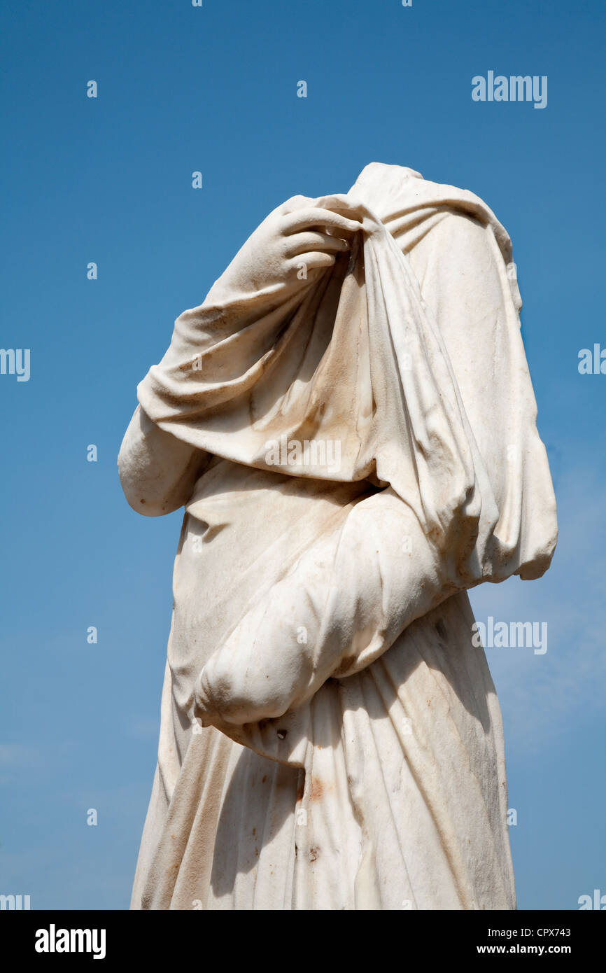 Rome - statue from Atrium Vestae - Forum romanum Stock Photo - Alamy
