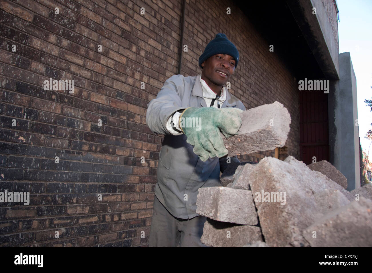 Environmental portrait of a bricklayer working Stock Photo - Alamy
