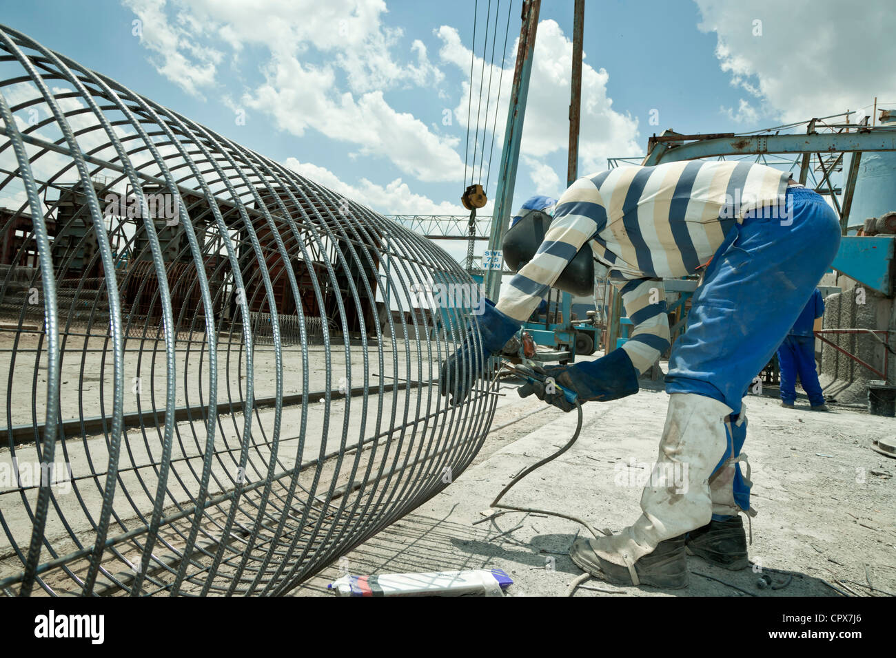 Welded steel frame construction hi-res stock photography and images - Alamy