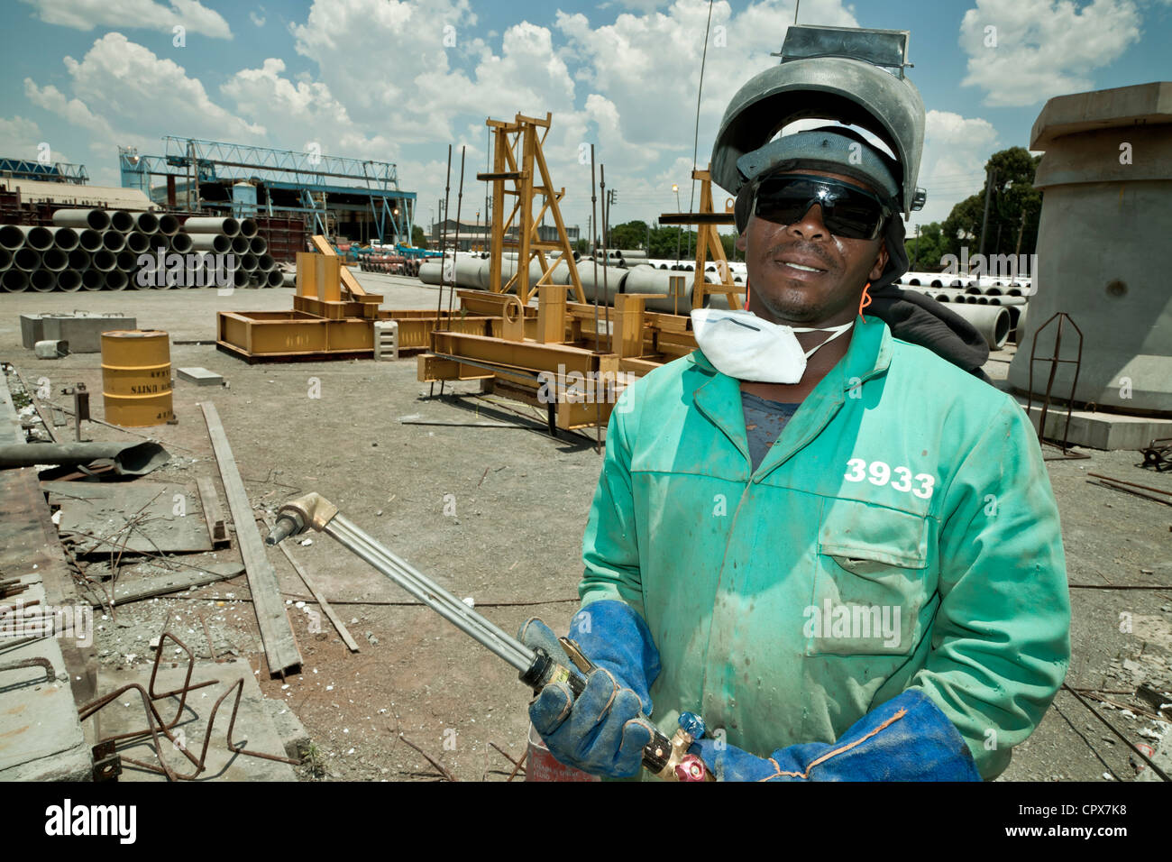 Black construction worker hi-res stock photography and images - Alamy