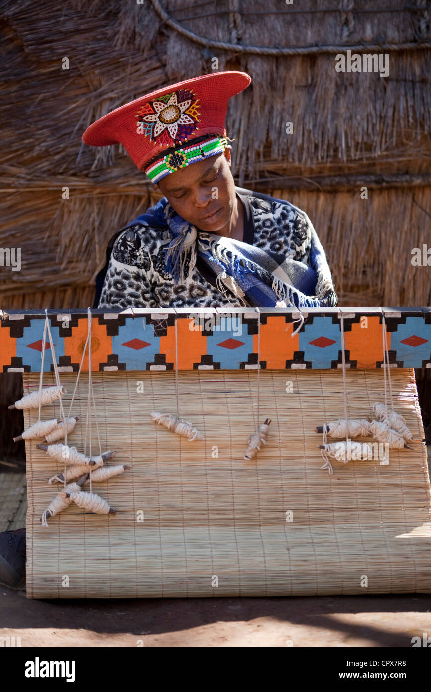 African traditional tools hi-res stock photography and images - Alamy