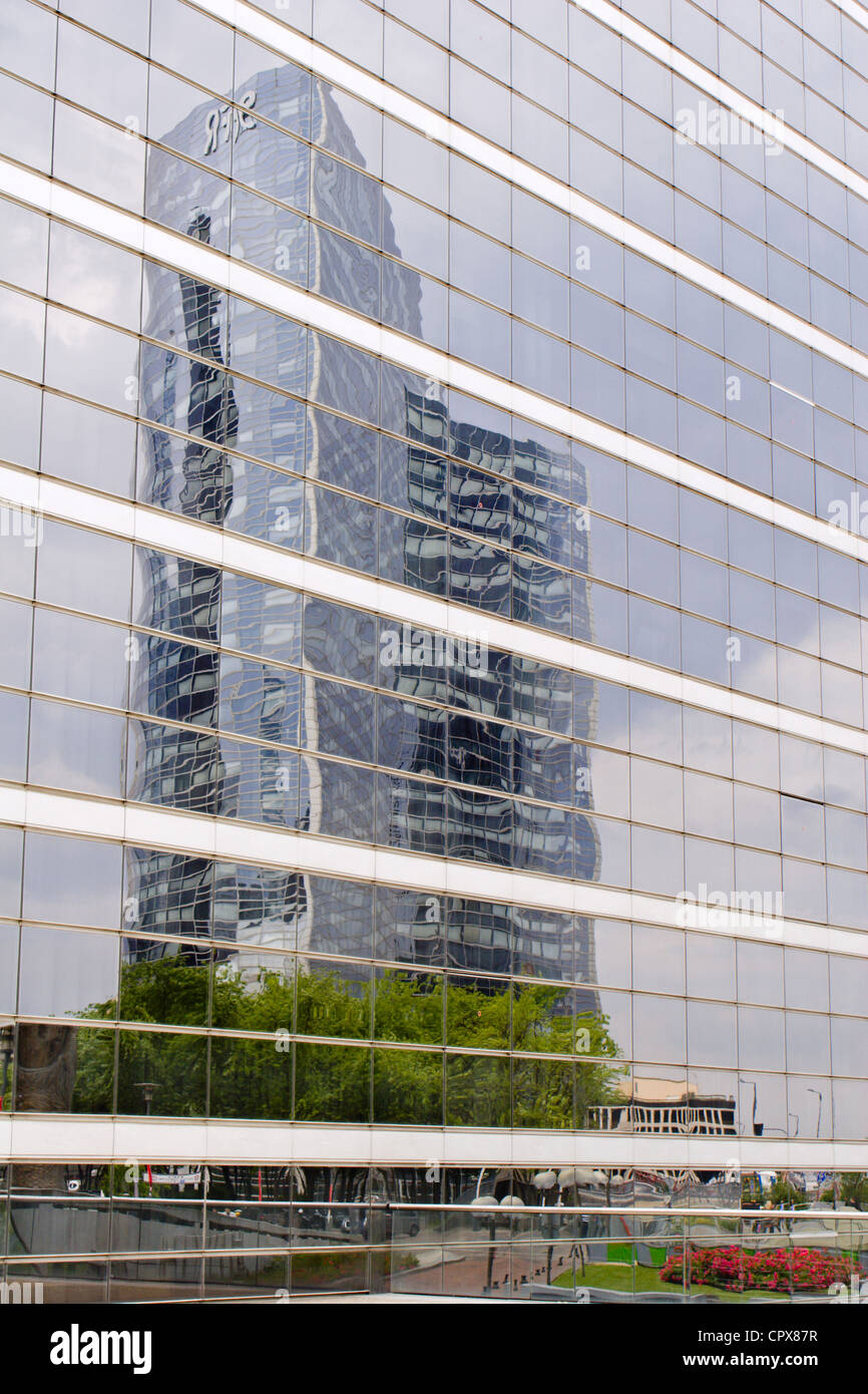 Paris - mirror of modern architecture from Defensé Stock Photo - Alamy