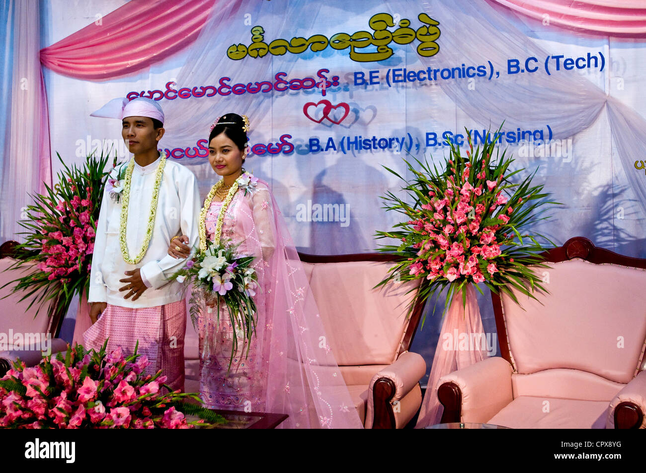 Wedding couple myanmar hi-res stock photography and images - Alamy