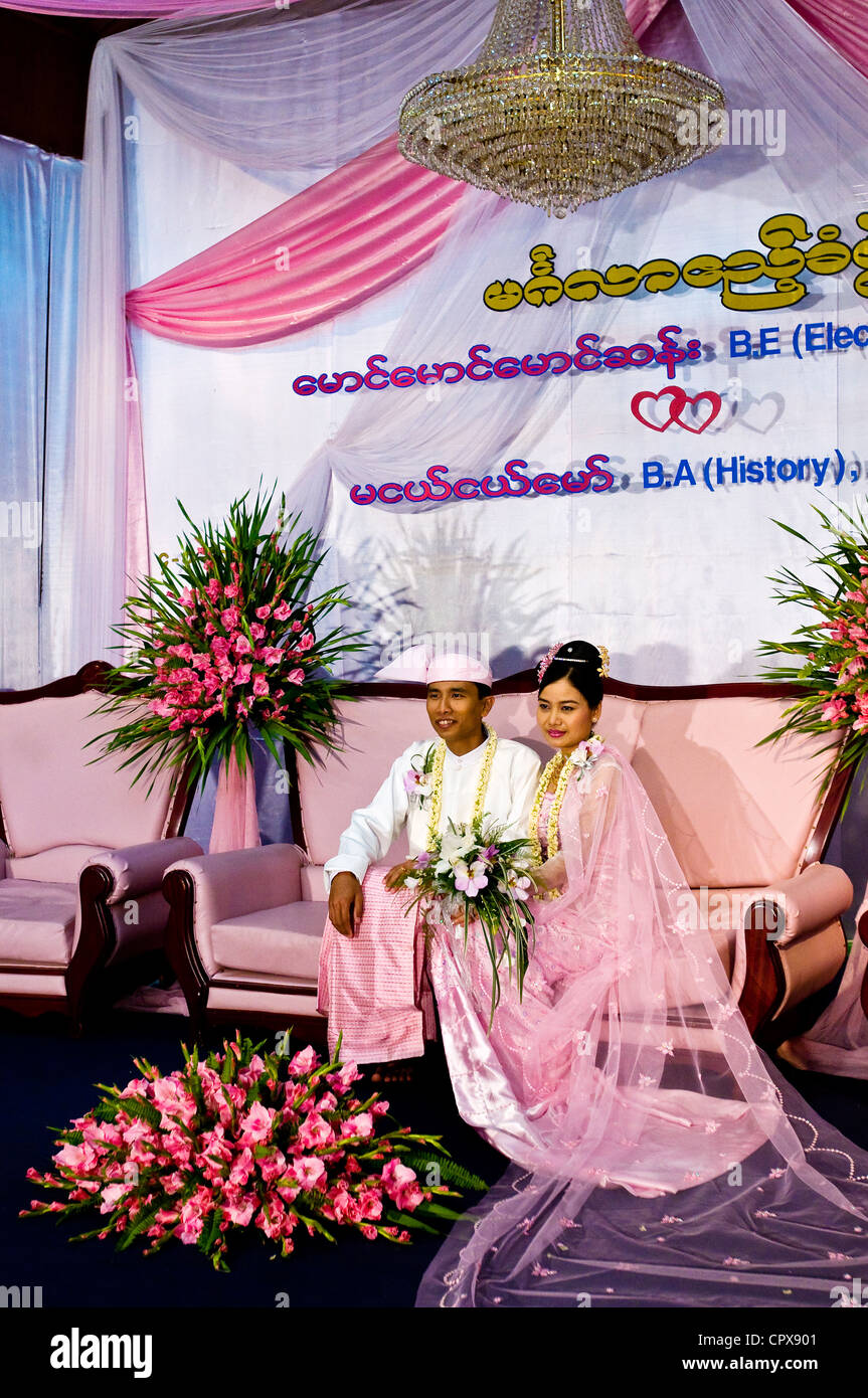 Wedding couple myanmar hi-res stock photography and images - Alamy