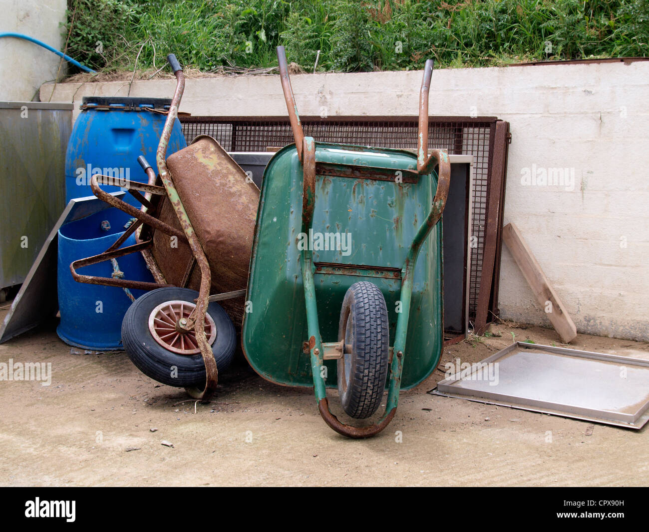 Wheelbarrows hi-res stock photography and images - Alamy