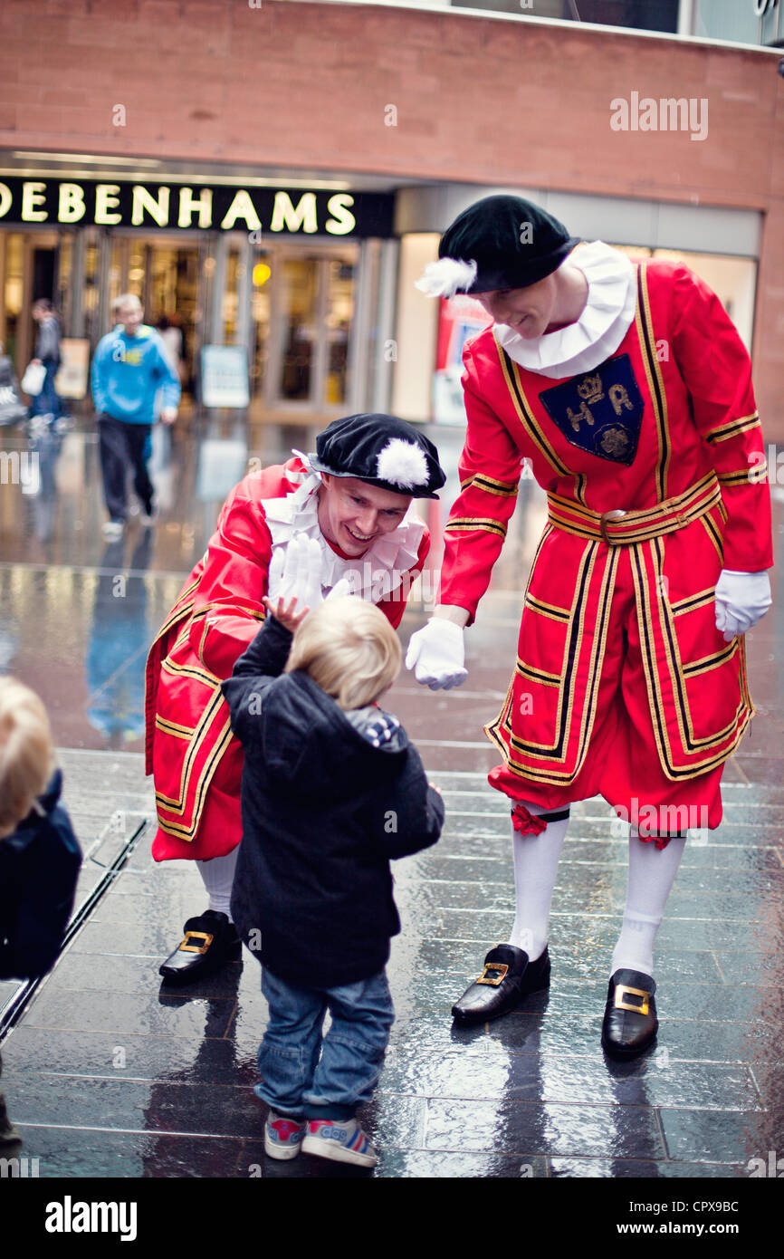 Beefeaters children hi-res stock photography and images - Alamy