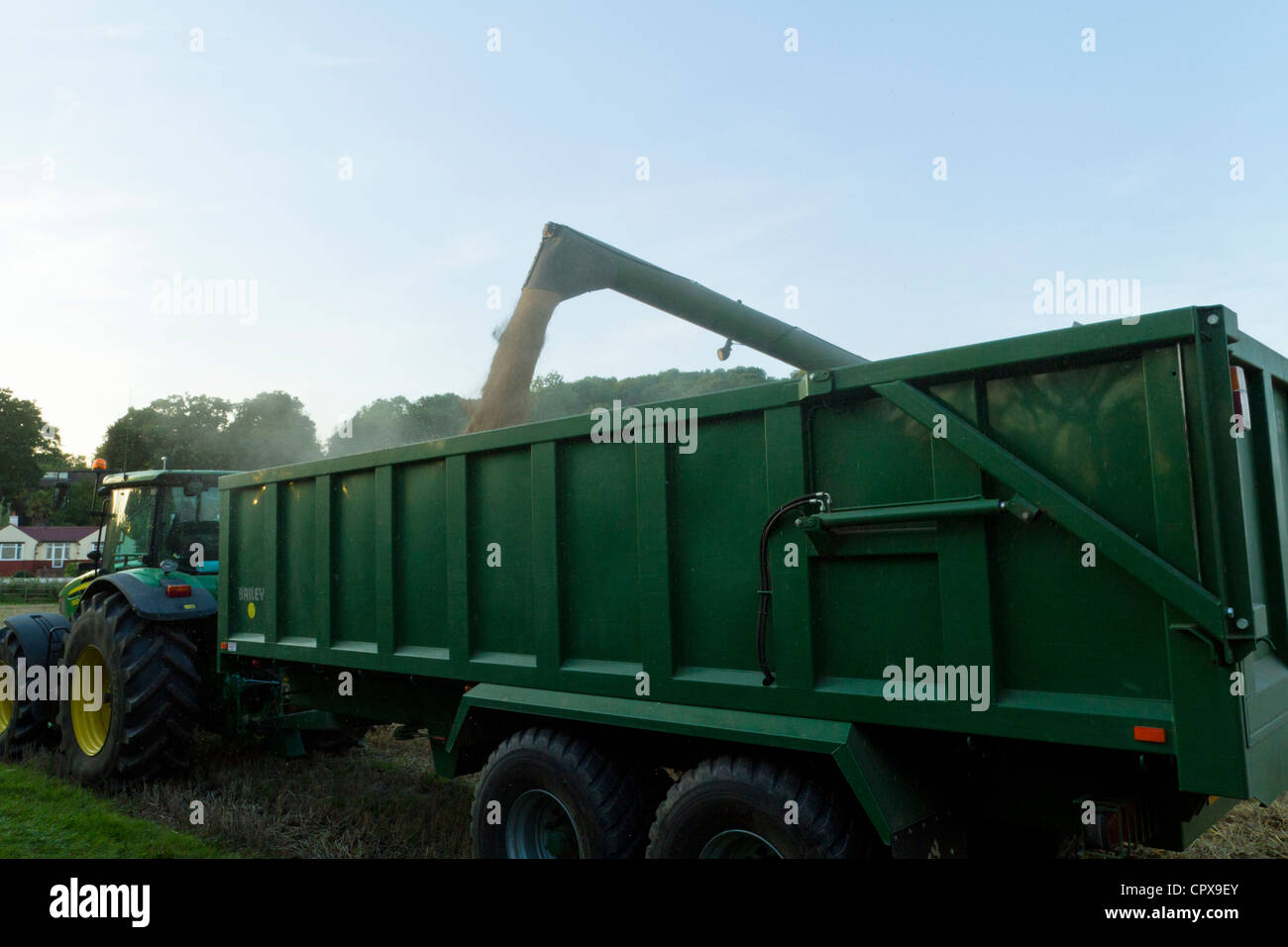 Wheat loading hi-res stock photography and images - Alamy