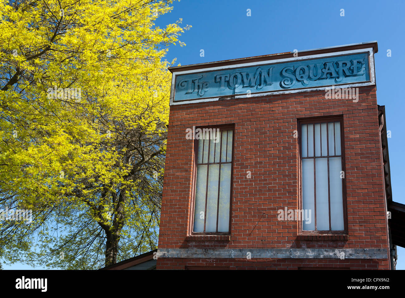 Square building hi-res stock photography and images - Alamy