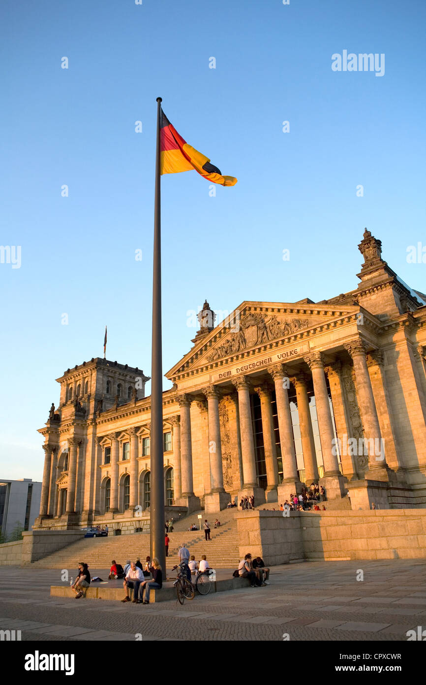 The German flag flies over the country's main parliamentary building ...