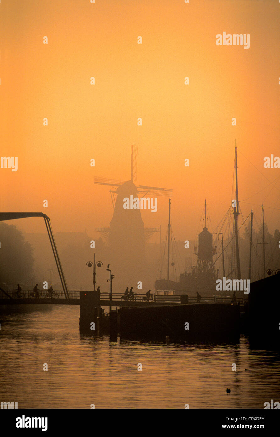 Windmill shape hi-res stock photography and images - Alamy