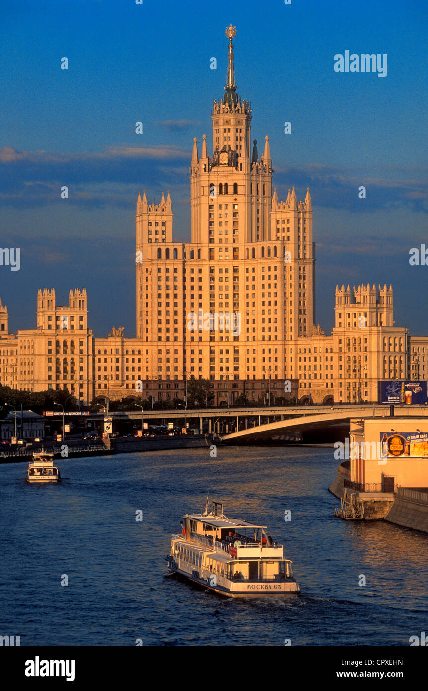 Russia, Moscow, Moskova River, immeuble Kotelnitcheskaia Stock Photo ...
