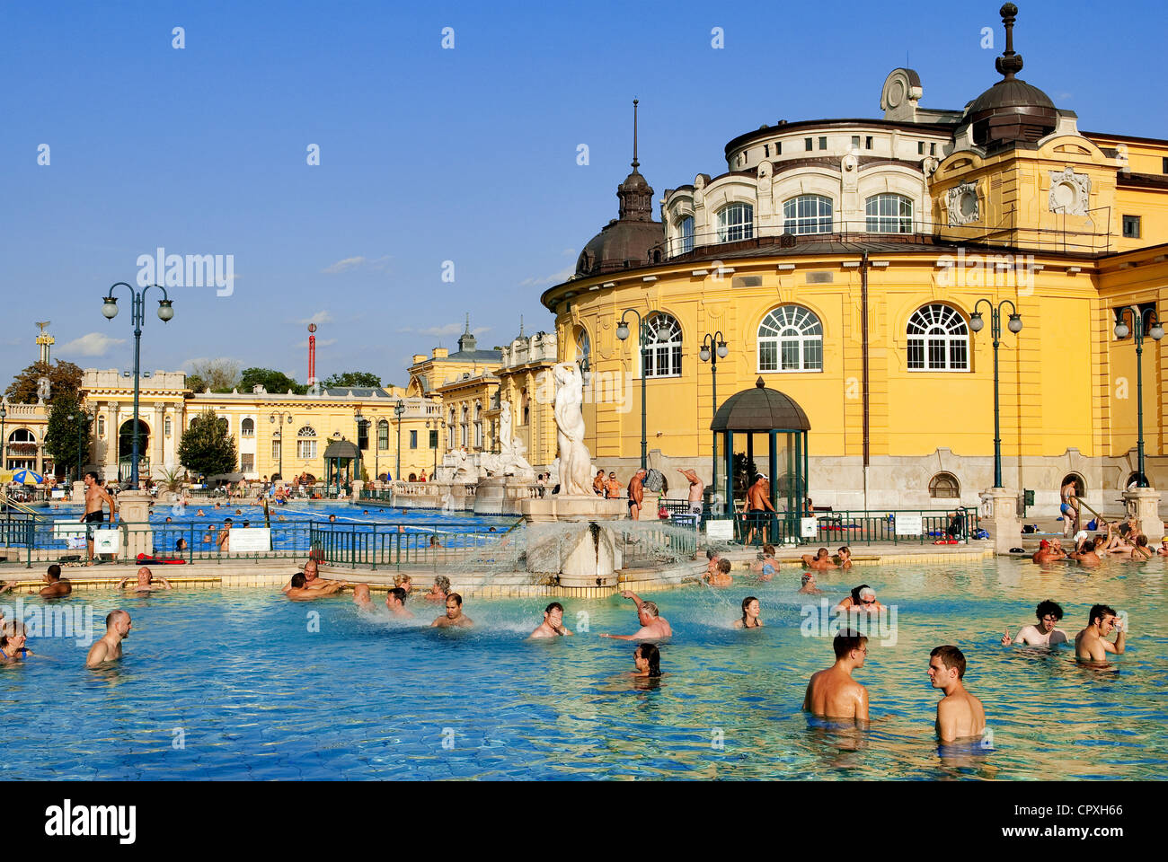 Outside swimming pools hi-res stock photography and images - Alamy