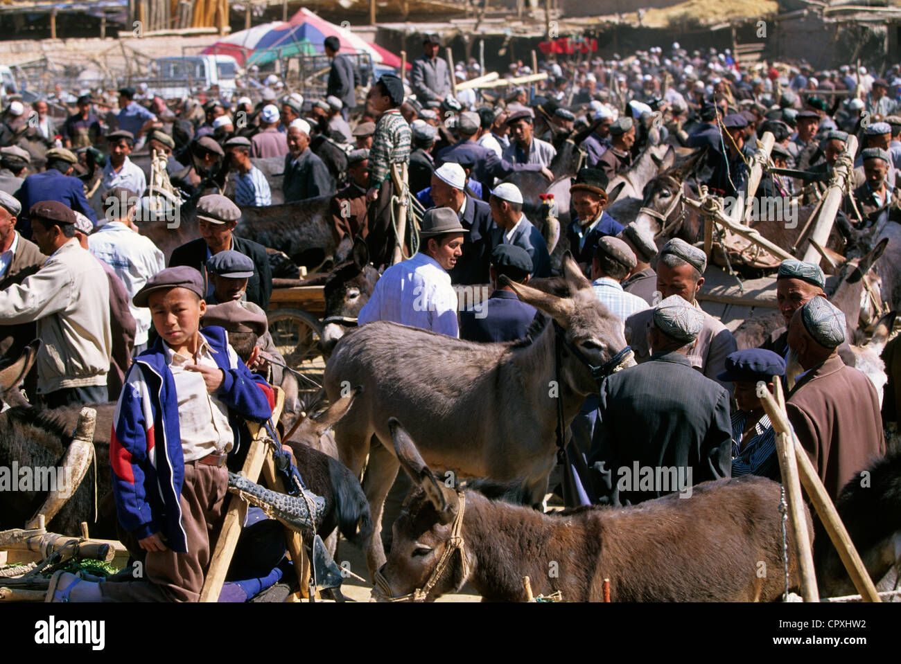 China, Xinjiang Province, Kashgar (Kashi), Old city bazaar, Ouigour ...