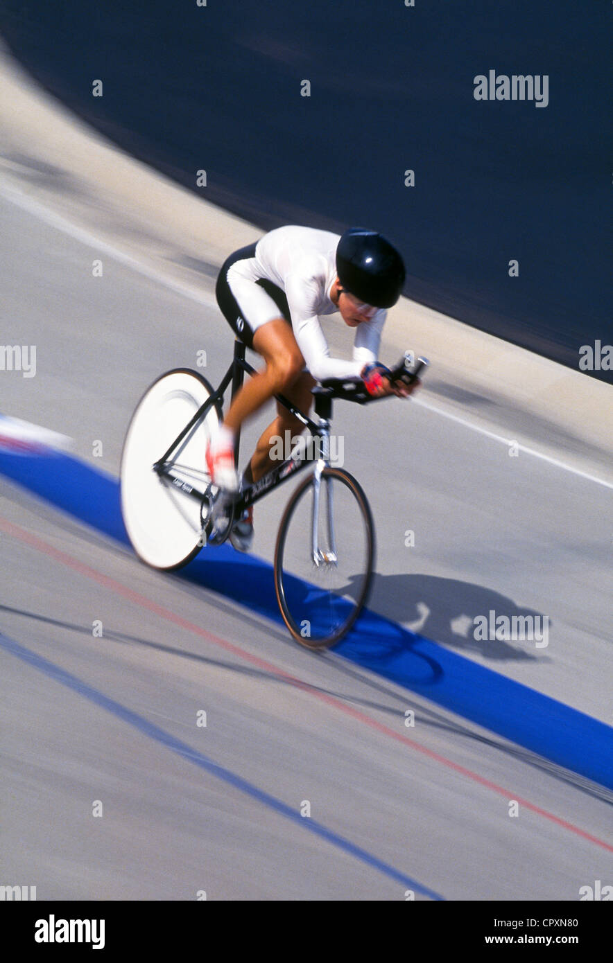 Women female cyclists racing hi-res stock photography and images - Alamy