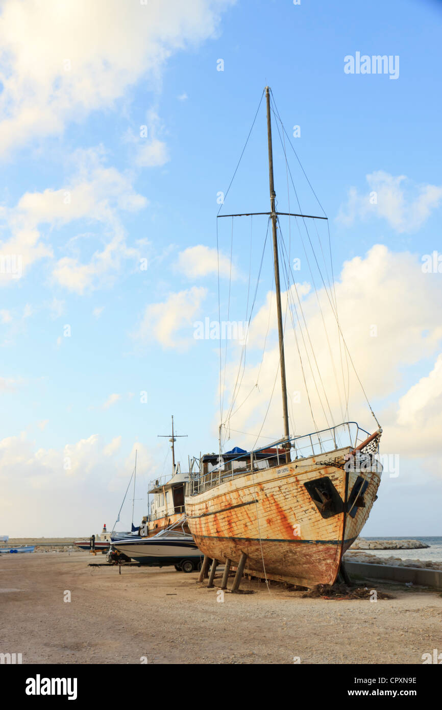 Calypso ship hi-res stock photography and images - Alamy