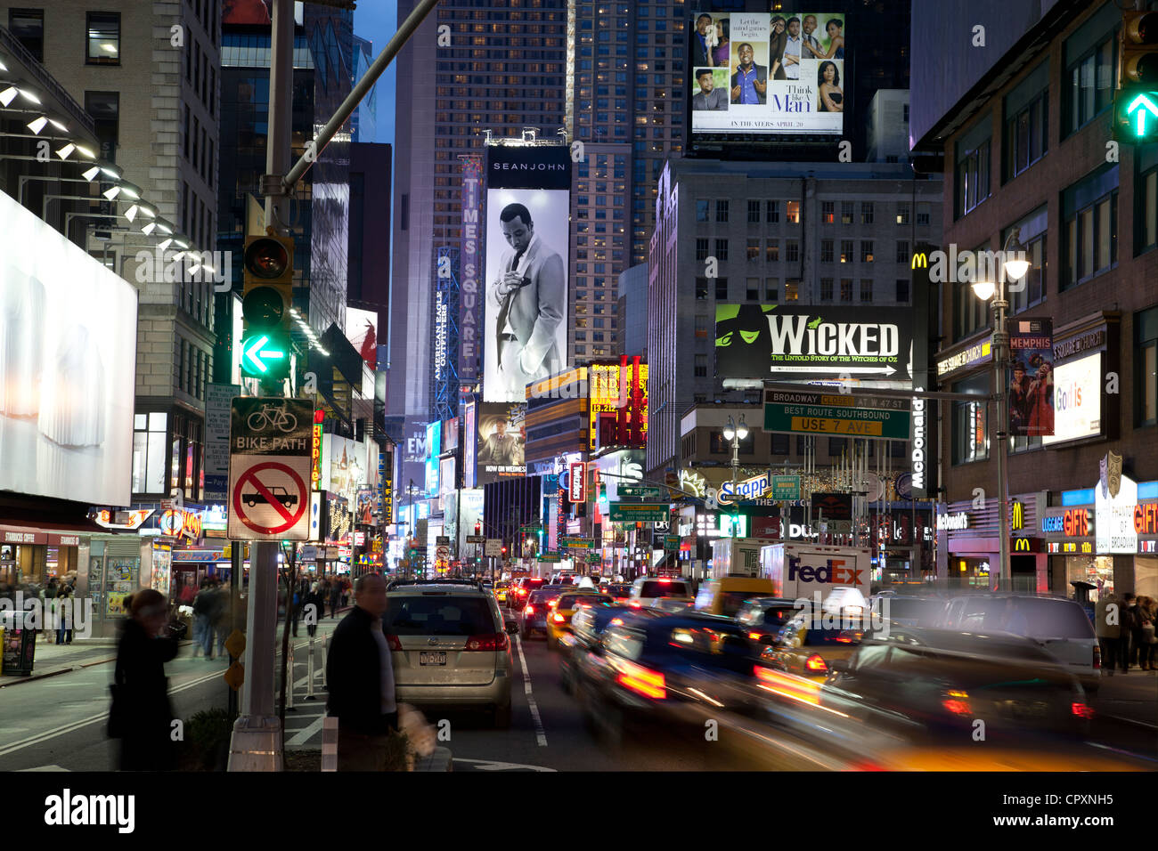 Times square night hi-res stock photography and images - Alamy