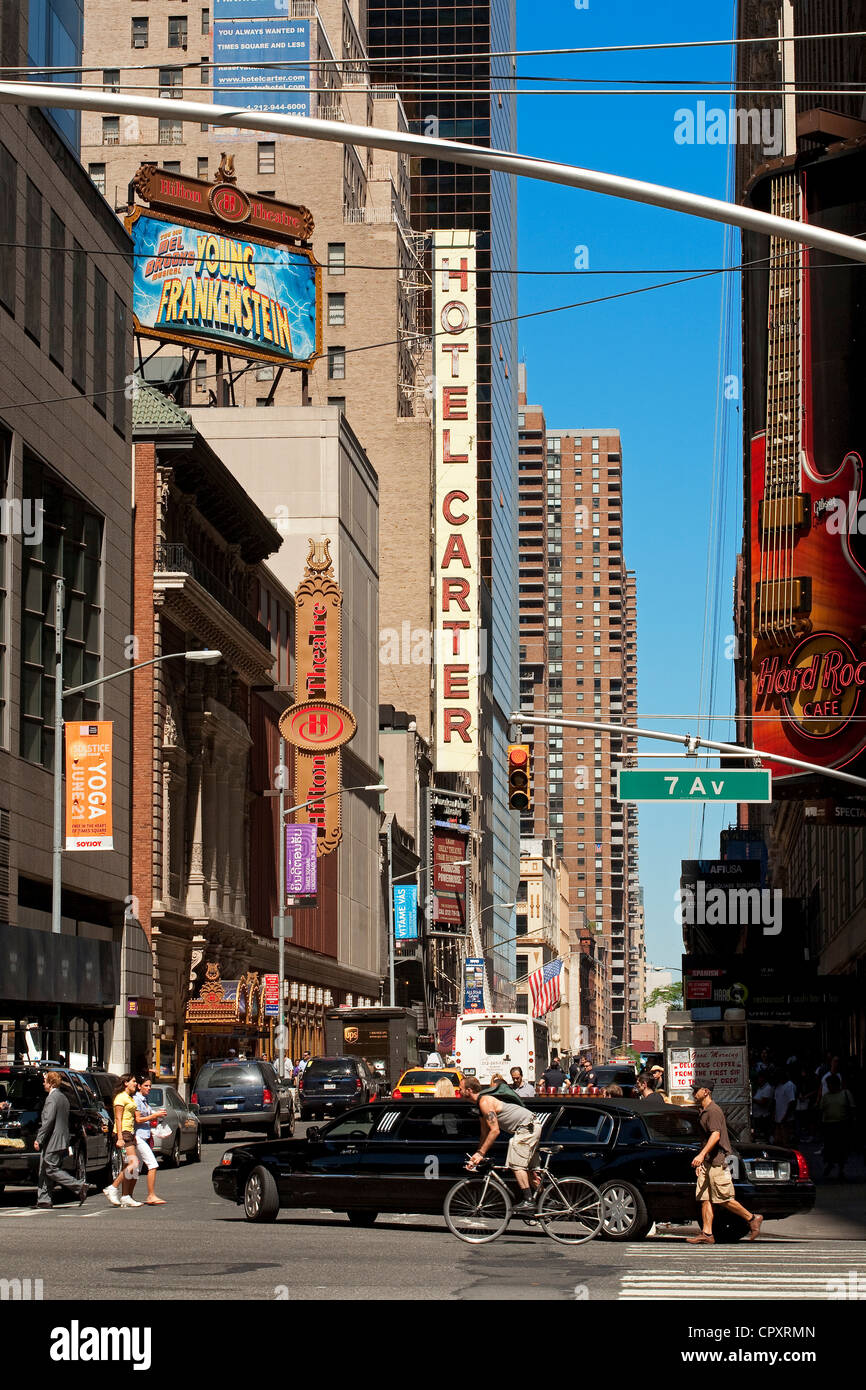 United States, New York City, Manhattan, limo at the crossroad of the ...