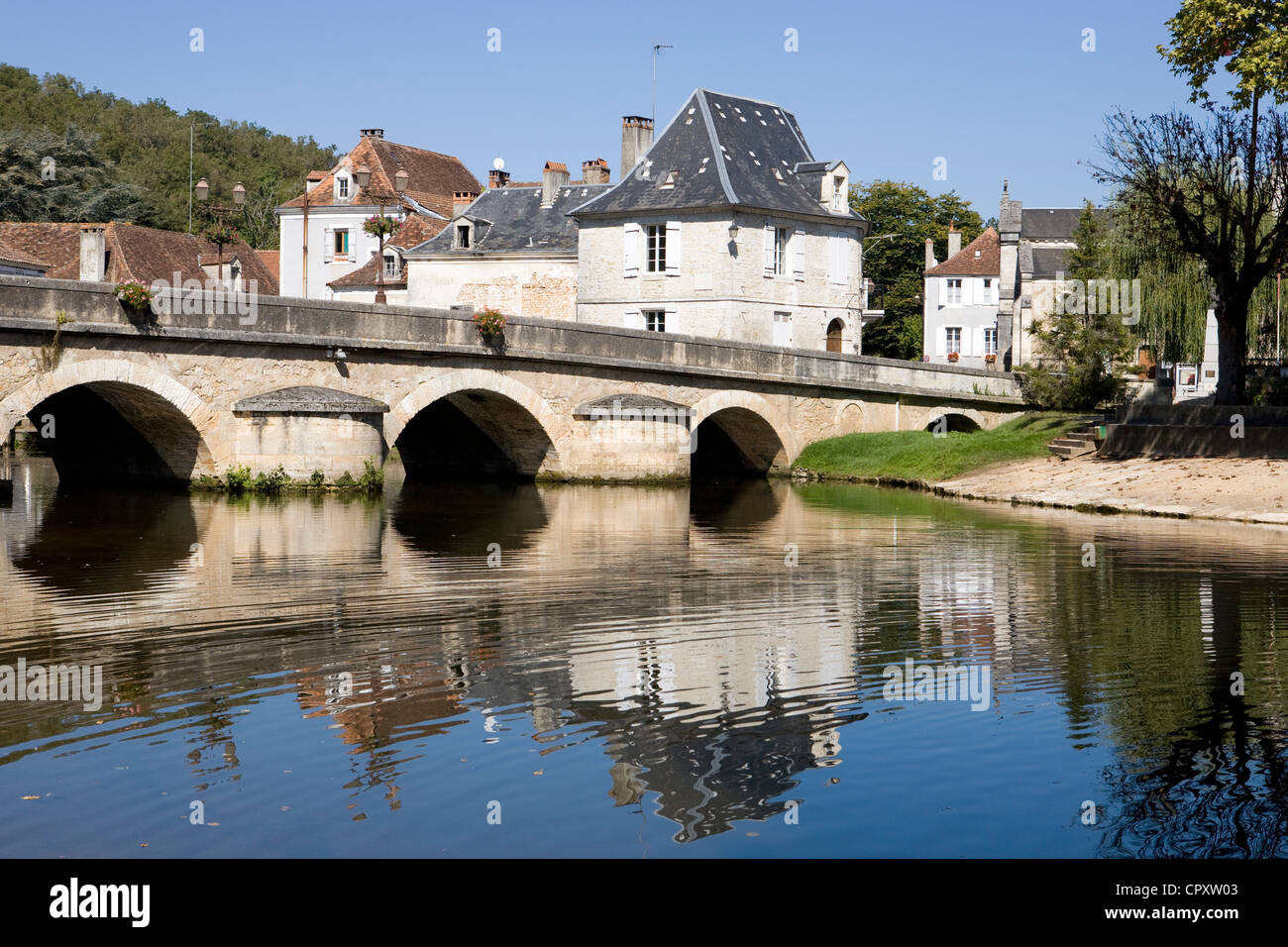 France, Dordogne, Perigord Blanc, Cubjac, village and bridge over ...