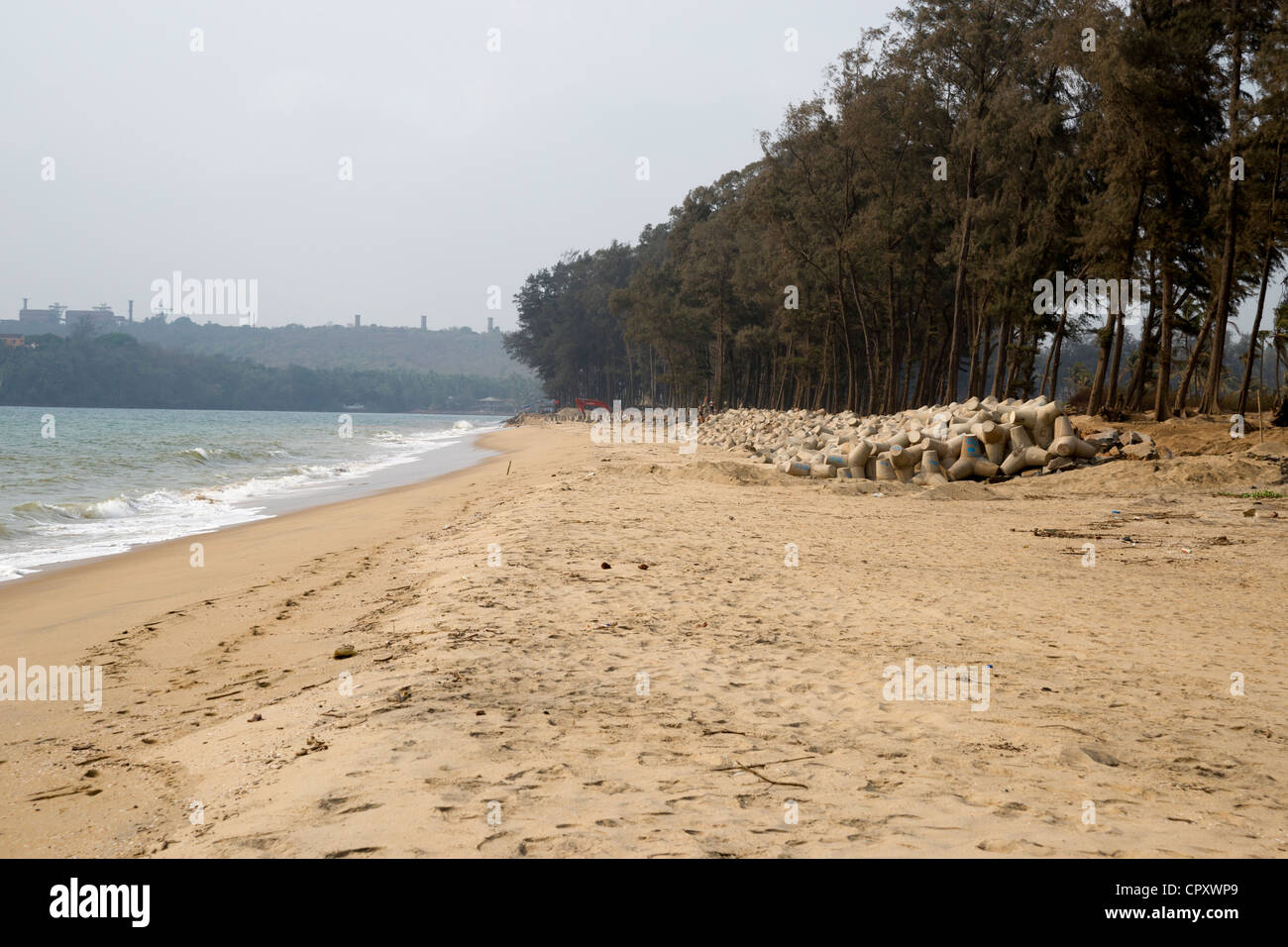 Coastal erosion a Keri Beach (Querim Beach) . The northernmost tip of the state of Goa Stock ...