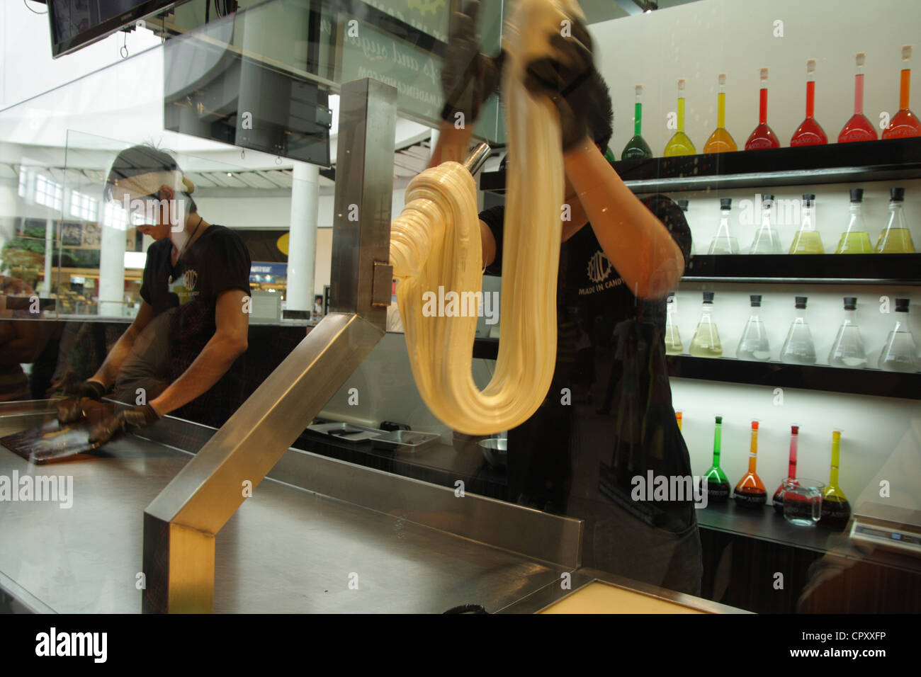 Candy maker making handmade candy , Made in candy shop in Bangkok Stock ...