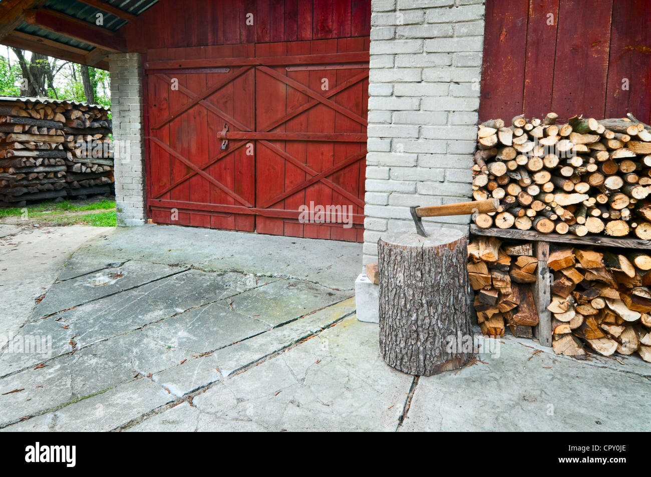 Axe and wood hi-res stock photography and images - Alamy