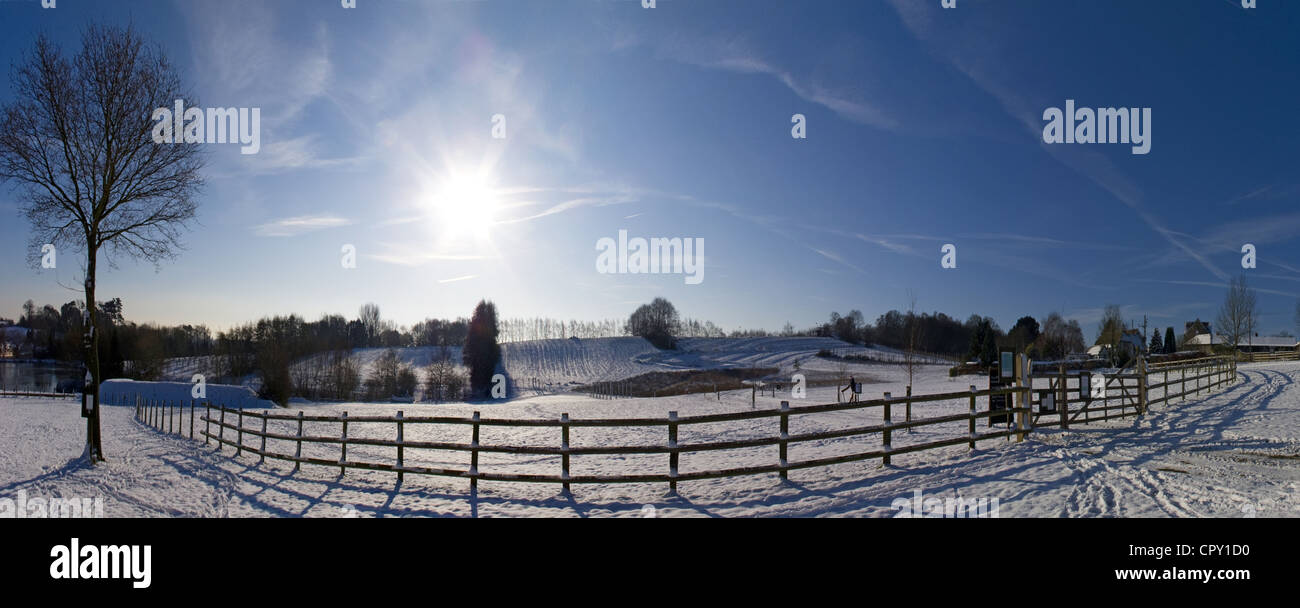 Surrey winter snow panorama with blue sky Stock Photo - Alamy