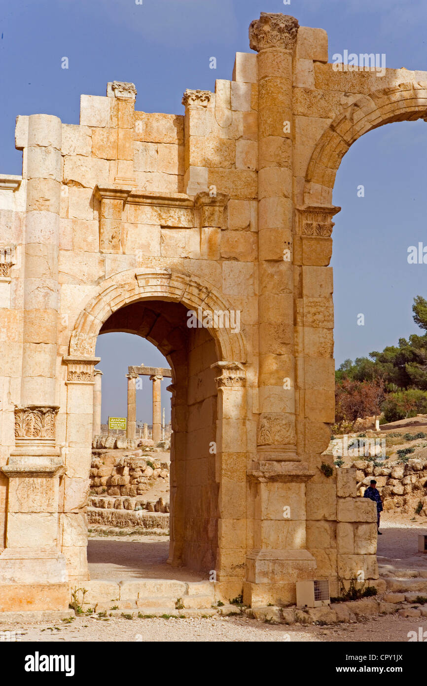 Jordan, Jerash, arch of Triumph of Hadrian Stock Photo - Alamy