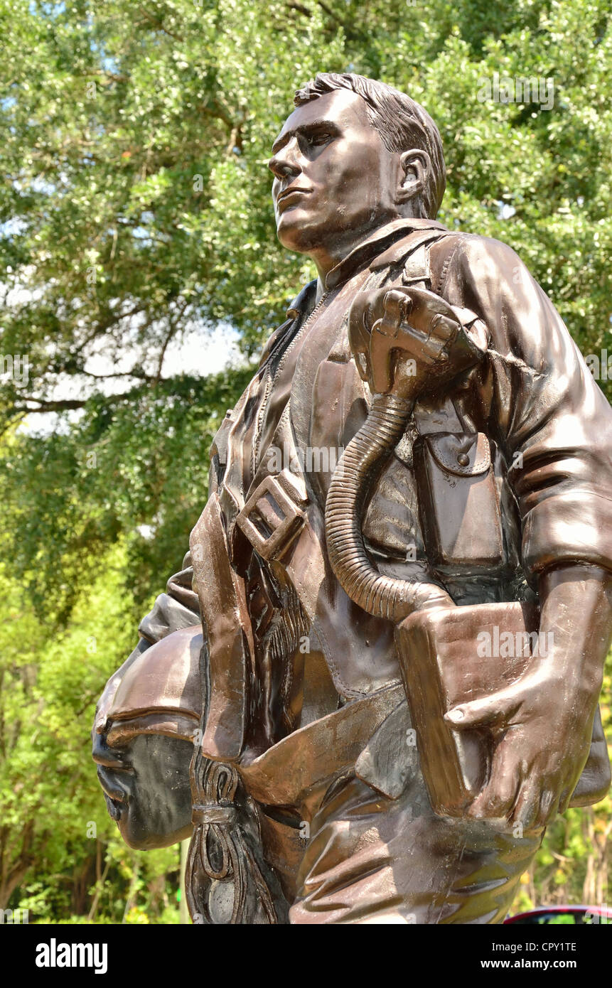 Public statue pays tribute to United States Air Force pilots Stock ...