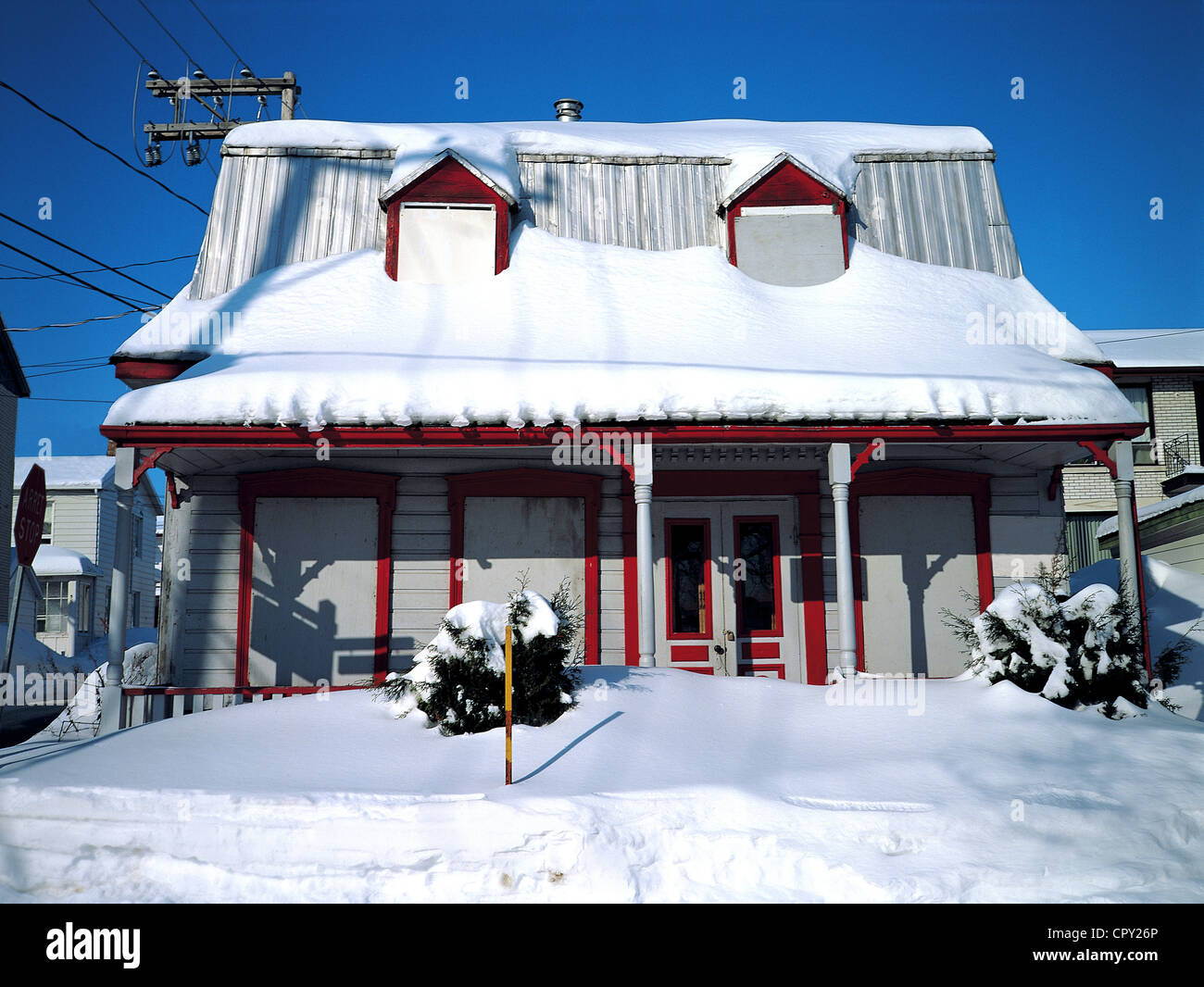 Canada quebec montreal snowy house hi-res stock photography and images ...