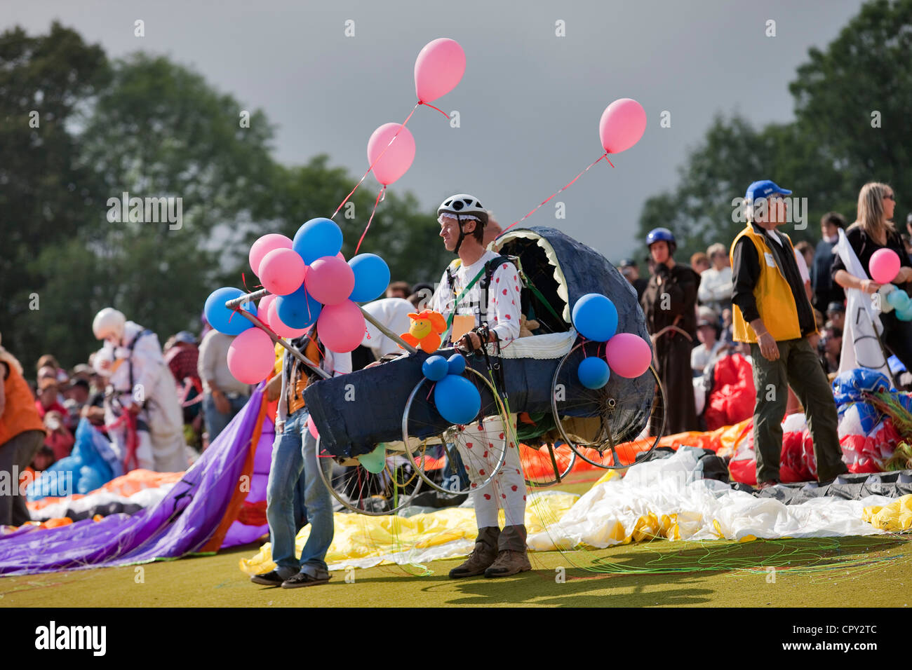 Flying carriage hi-res stock photography and images - Alamy