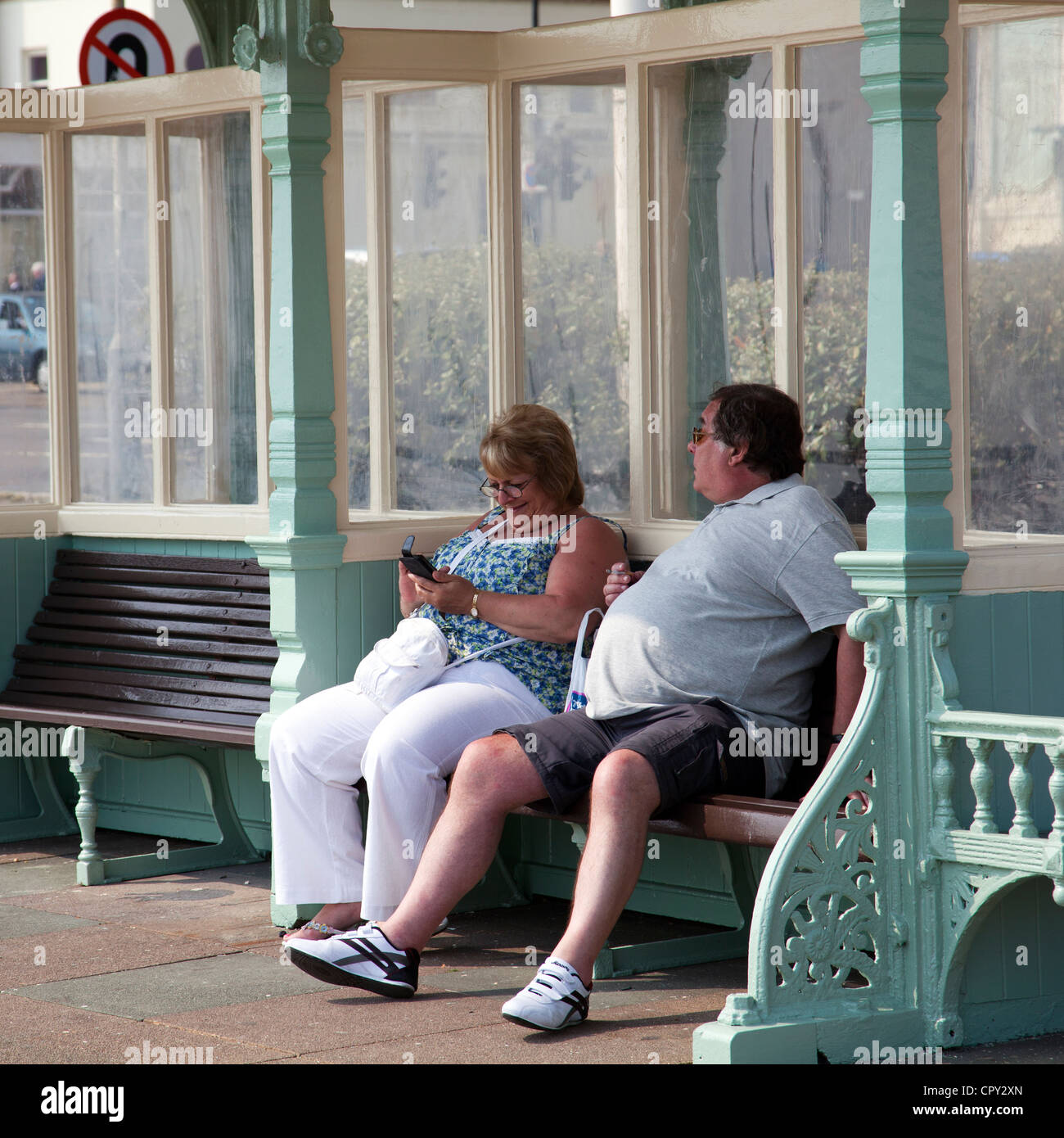 Brighton seafront bench hi-res stock photography and images - Alamy