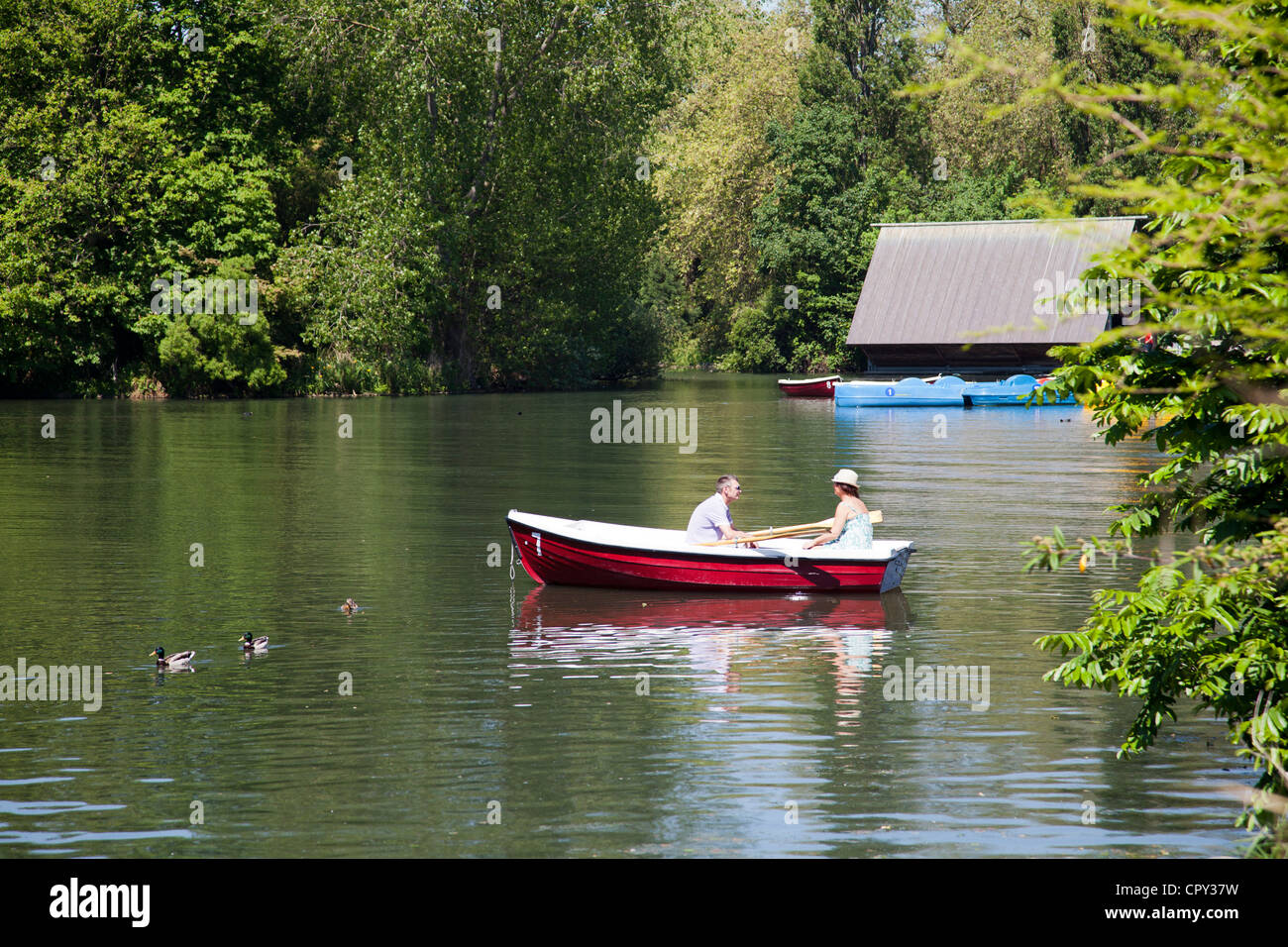 Battersea park boating lake hi-res stock photography and images - Alamy