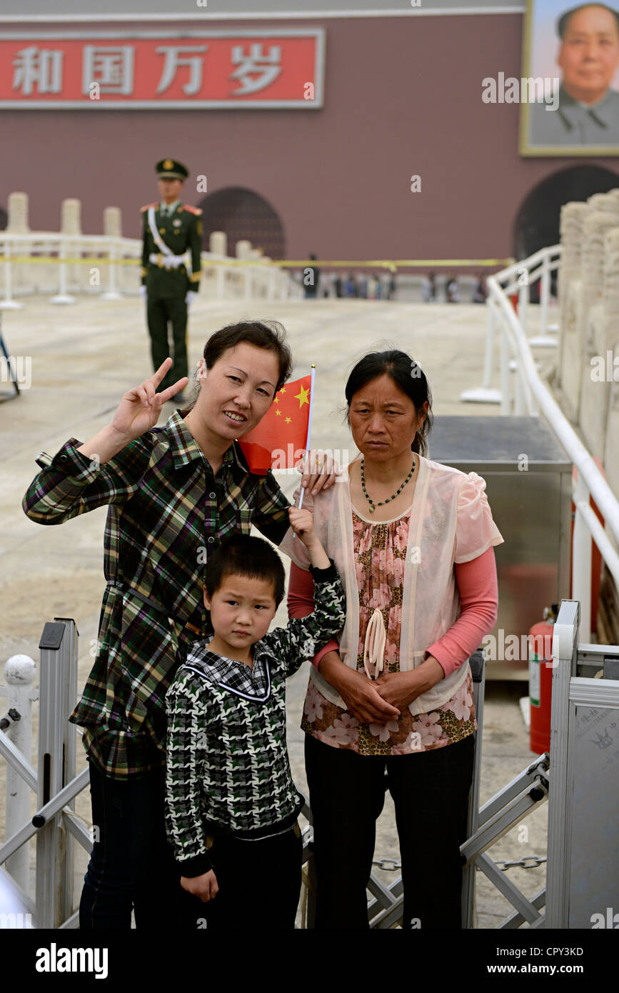family in tiananmen square beijing mayday holiday Stock Photo - Alamy