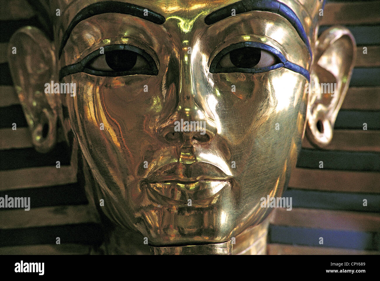 King tut mask hi-res stock photography and images - Alamy