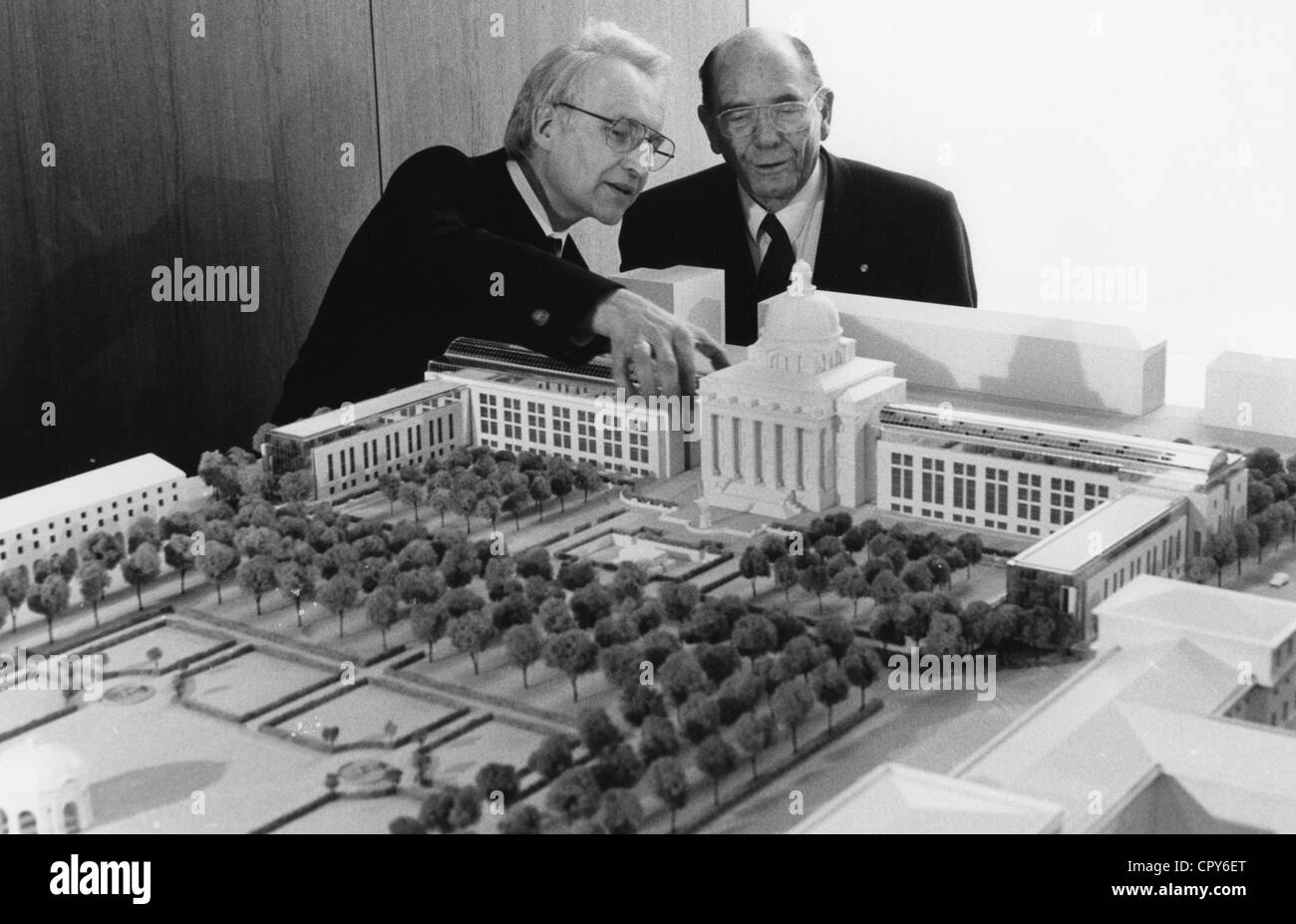 28 5 1990 Black and White Stock Photos & Images - Alamy