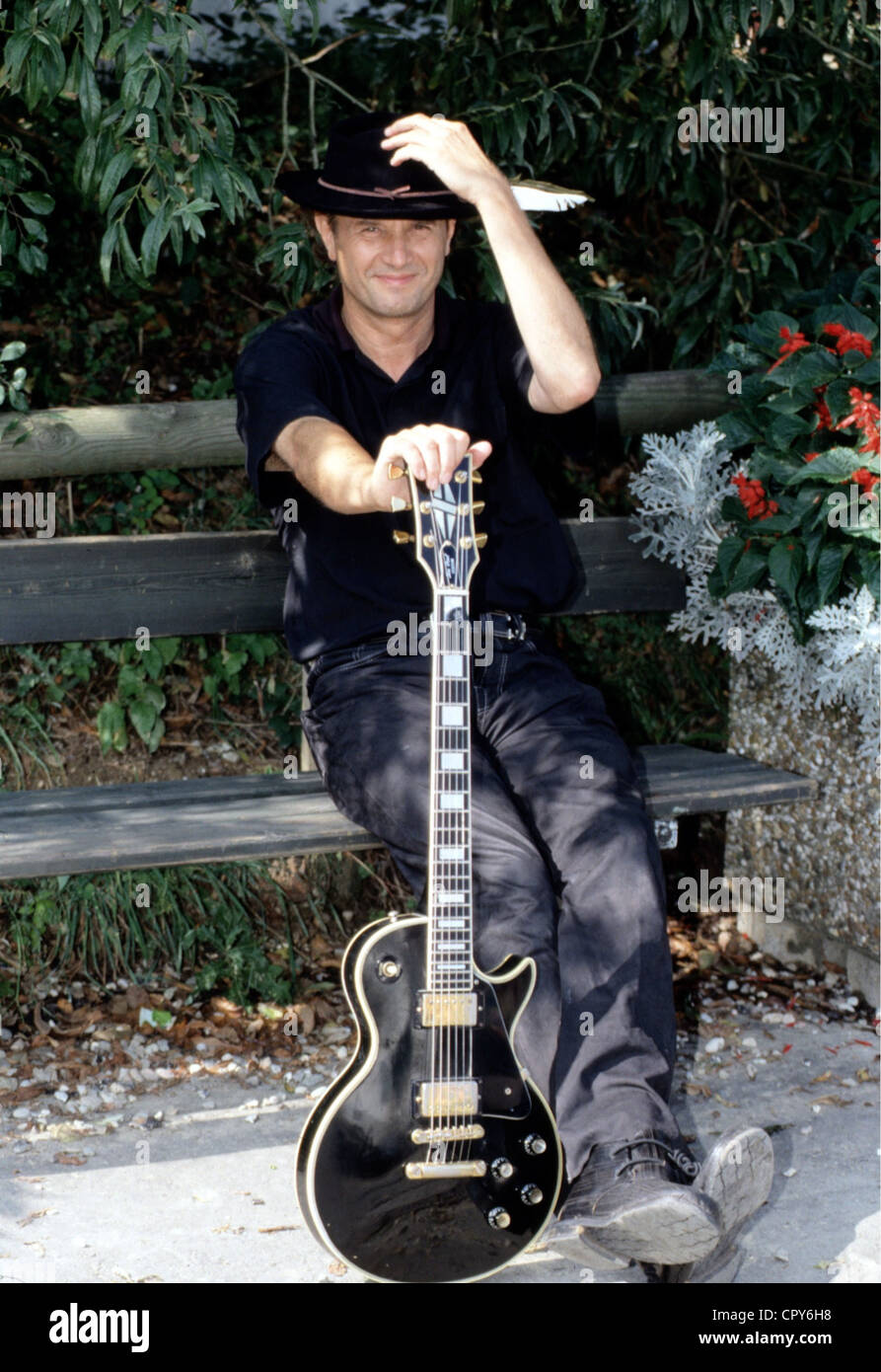 Guitar 20th century hi-res stock photography and images - Alamy