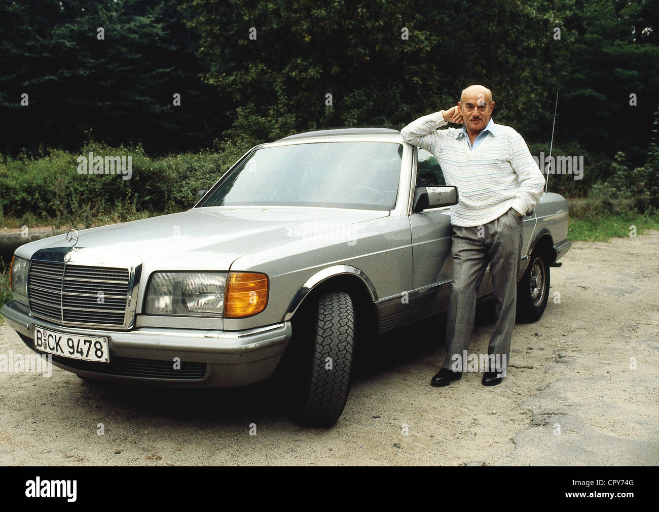 Brauner mercedes hi-res stock photography and images - Alamy
